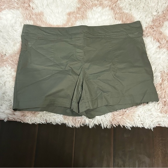 Westbound | Shorts | Westbound Woman The Park Avenue Fit Olive Shorts ...